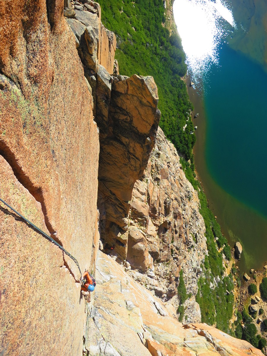 Rock climbing guidebook : Guia de escaladas Refugio E. Frey Cerro Catedral
