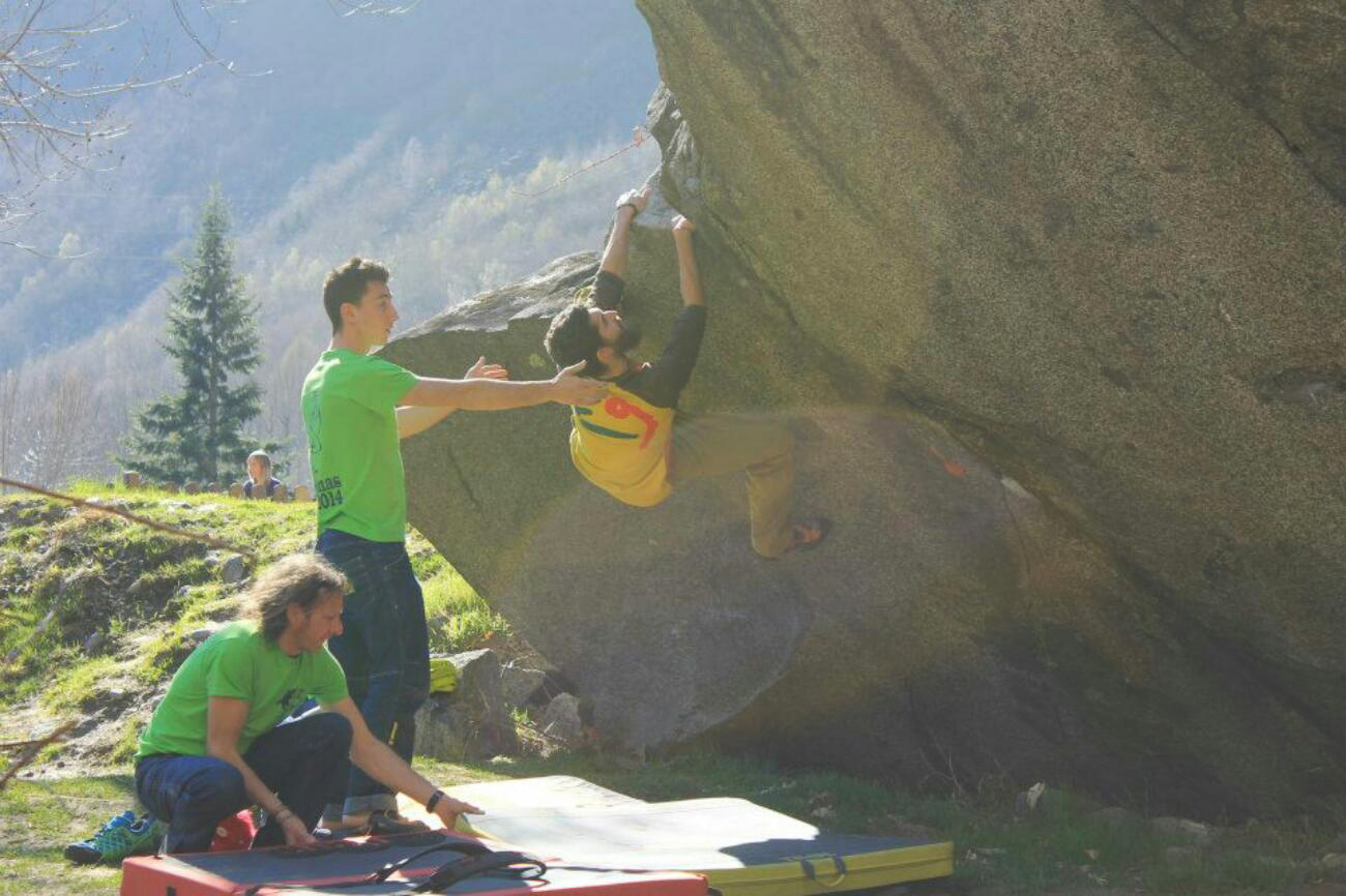 Rock climbing guidebook : Mello Boulder