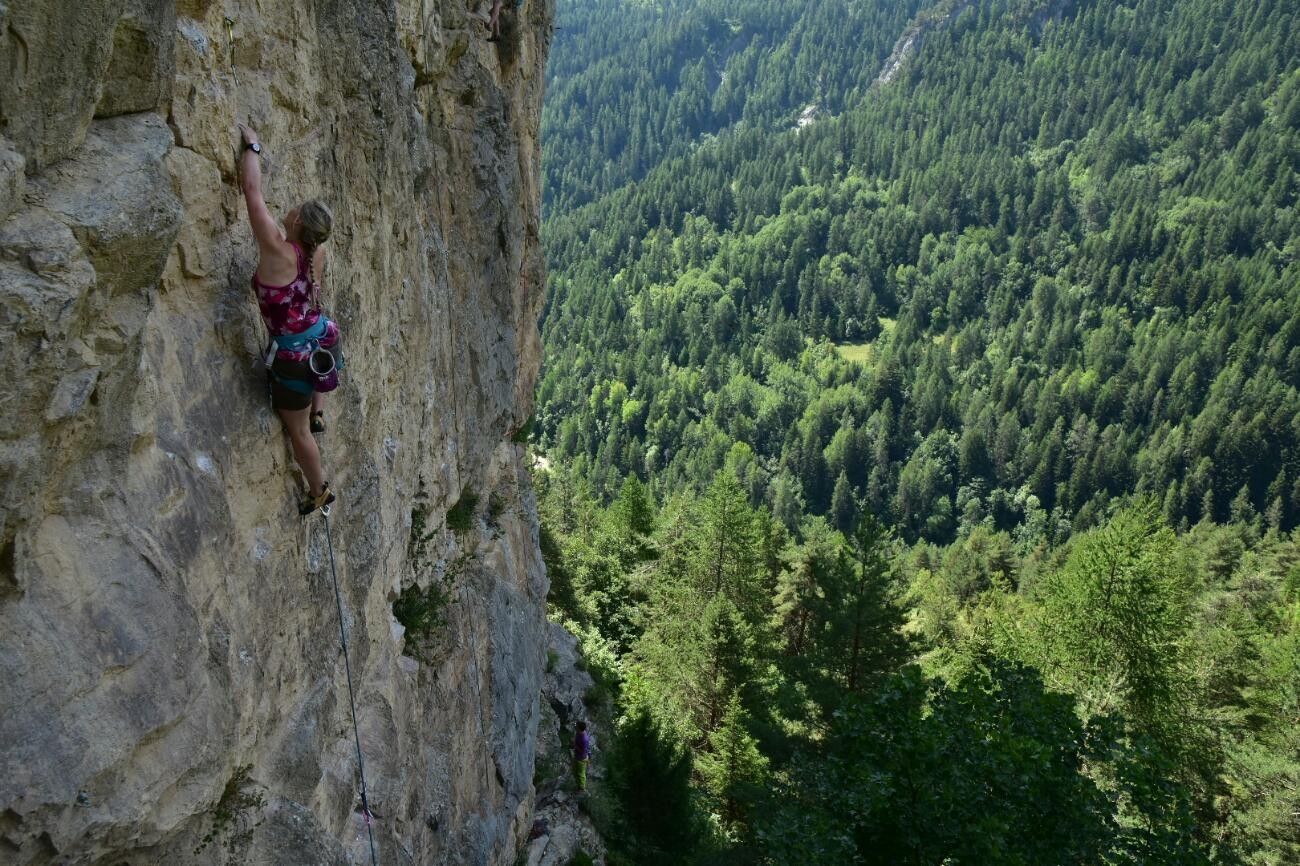 Rock climbing guidebook : Briançon Climbs