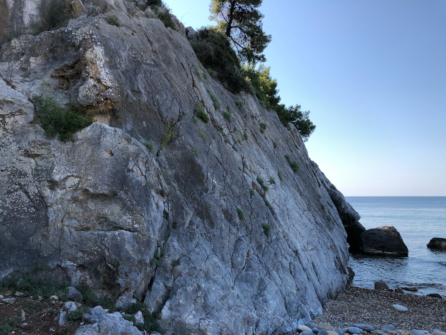 Rock climbing guidebook : Loutra climbing guide